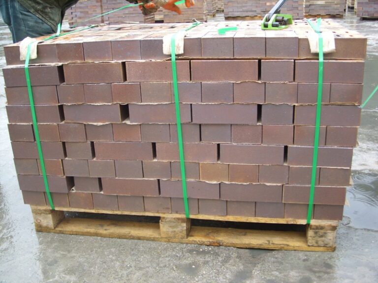 Custom glazed clay bricks for non-standard Facade - European Clay Bricks