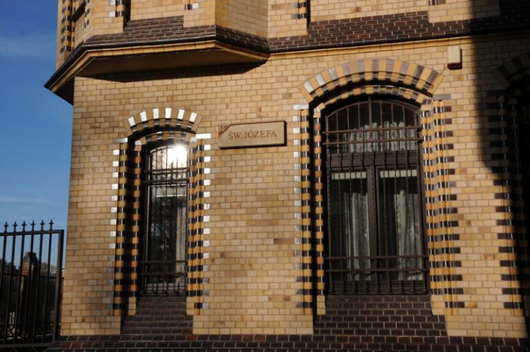 Special custom glazed bricks and shape bricks for preservation of ...