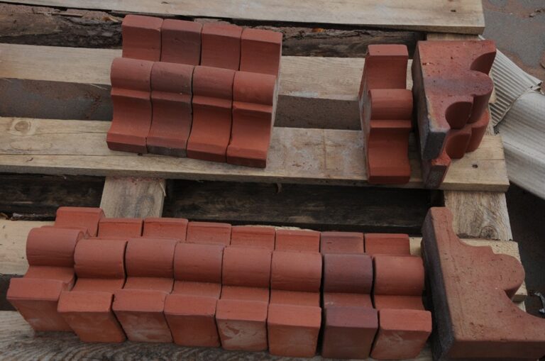 Custom cornice bricks for facade renovation - European Clay Bricks