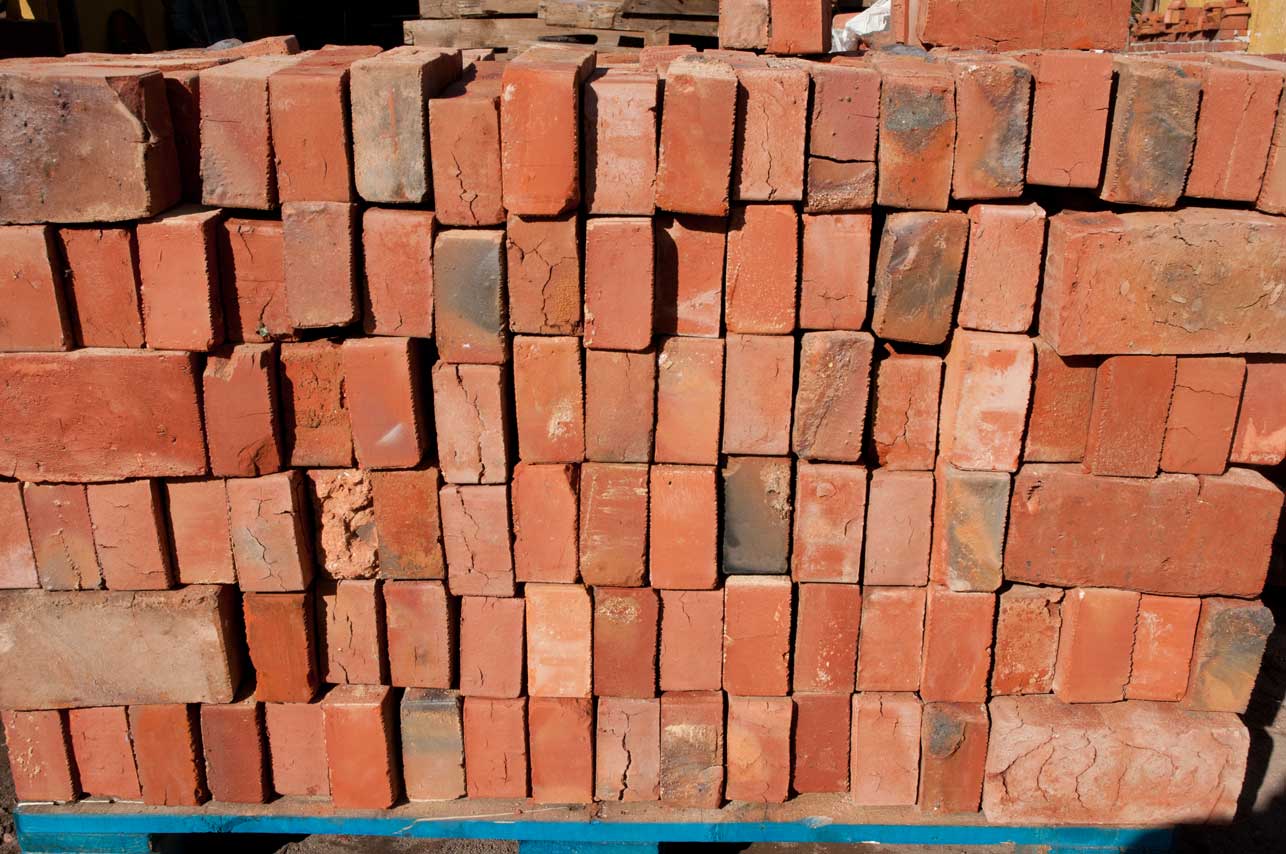 European rustic look brick and brick fence - European Clay Bricks