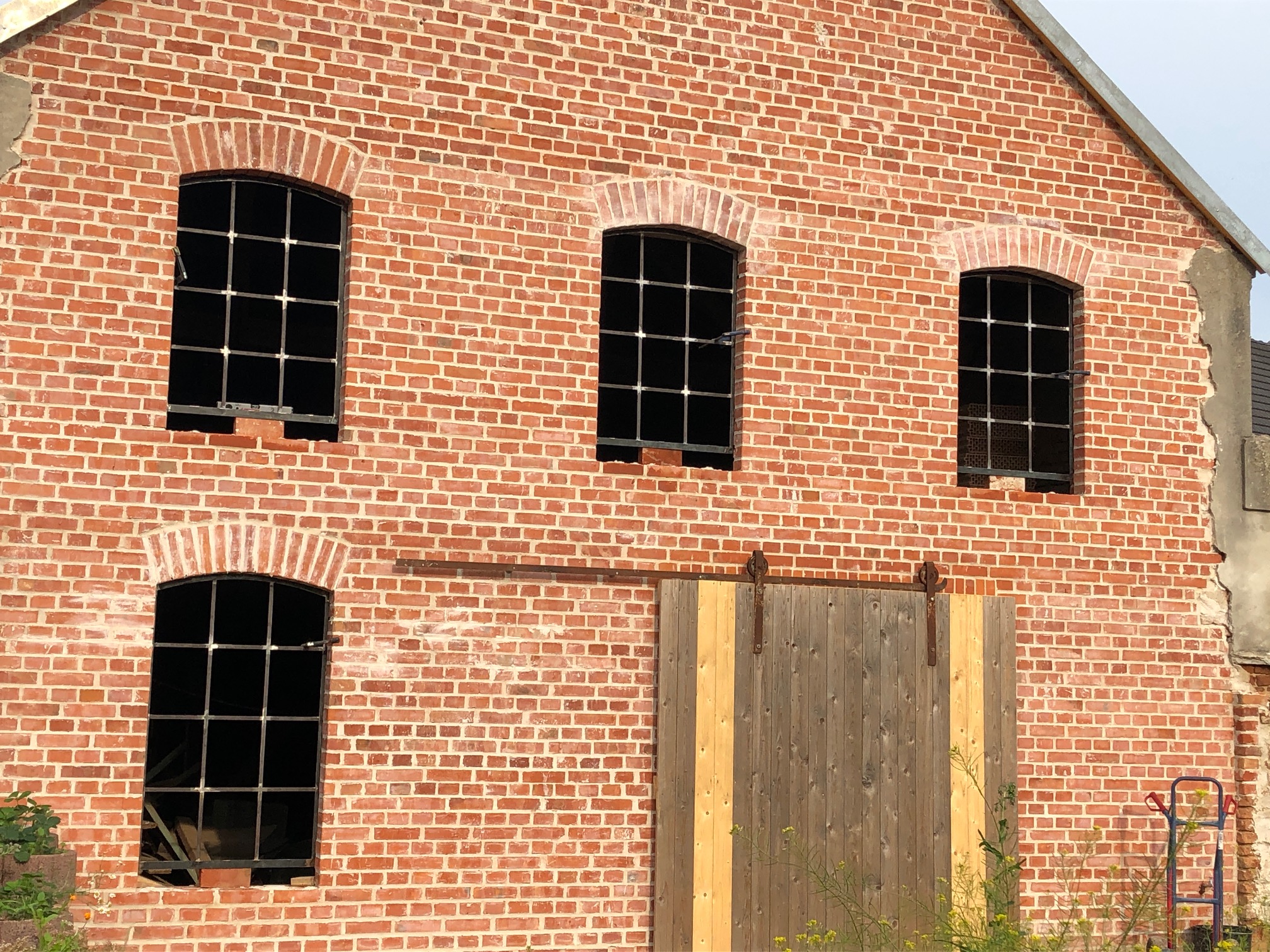 Old brick barn rebuilding - European Clay Bricks