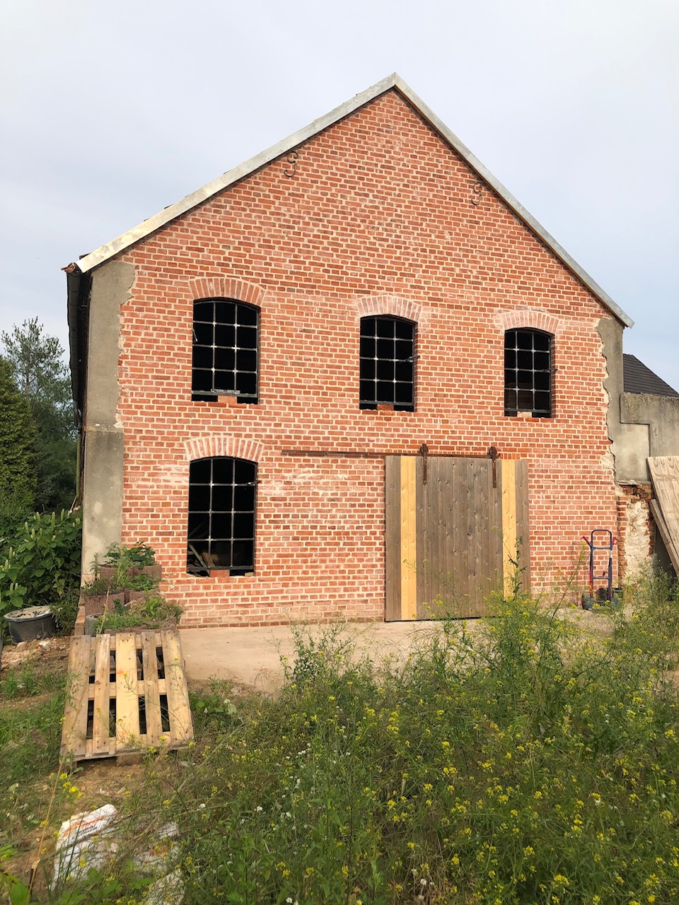 Old brick barn rebuilding - European Clay Bricks