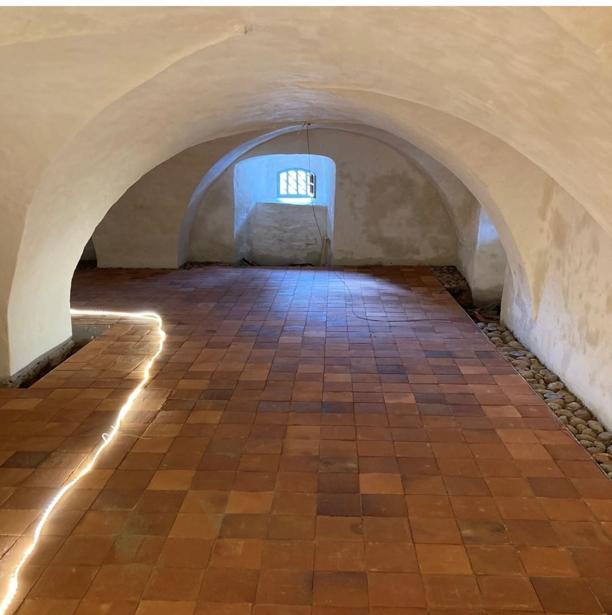 Custom clay floor tiles for heritage objects - European Clay Bricks