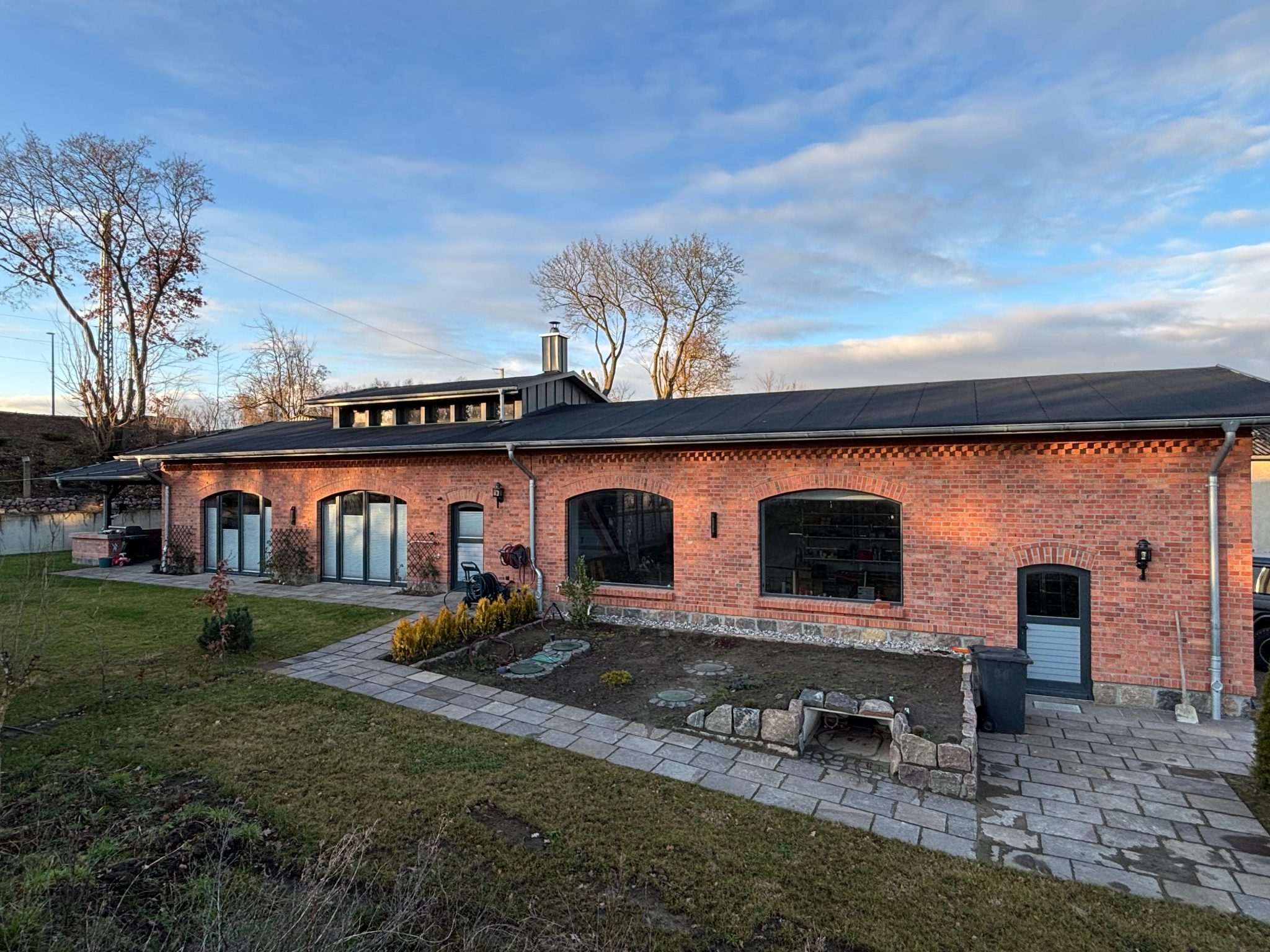 Types of mortar joints in historic brickwork: grapevine mortar joint ...