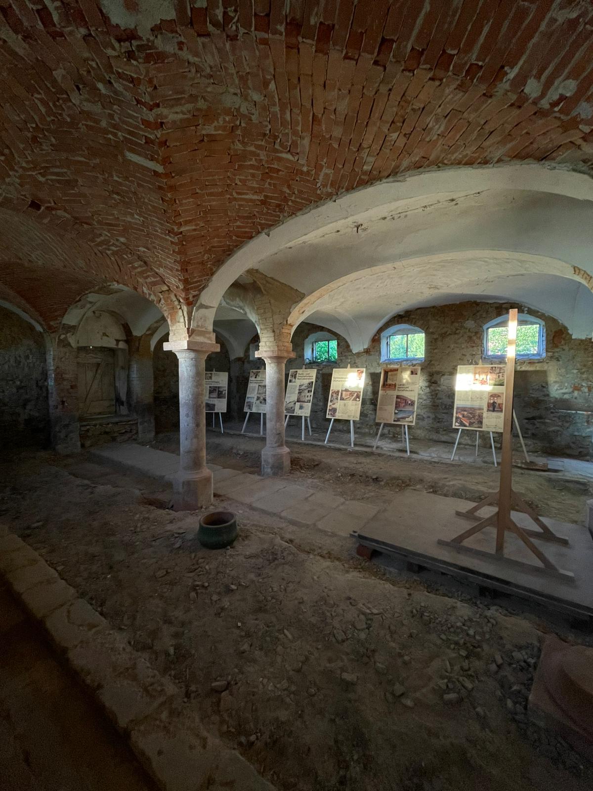 Rebuilding cross-ribbed vault - European Clay Bricks